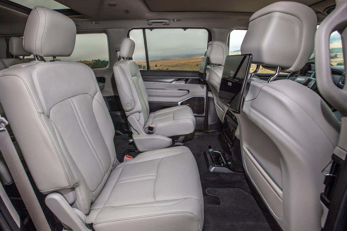 Which Jeep brand vehicle earned a 2023 Wards 10 Best Interiors & User Experience Award ...